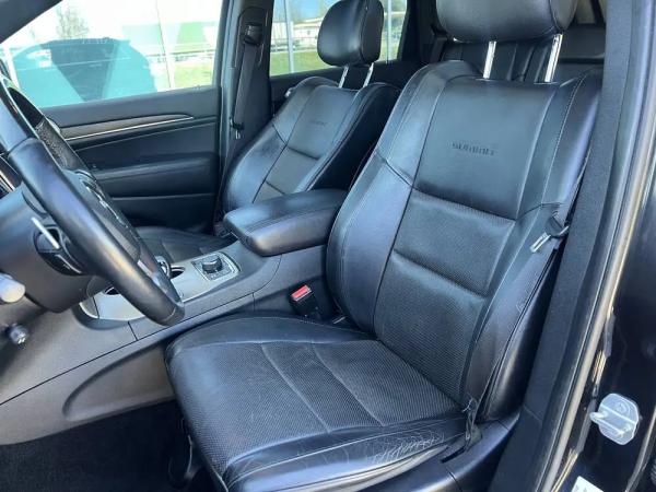 Black Jeep Grand Cherokee 2014 in Rezekne, with an engine capacity of 3.00 L and mileage of 205 thousand km for 11990 €, photo 9 on AUTOMOTO.COM.LV