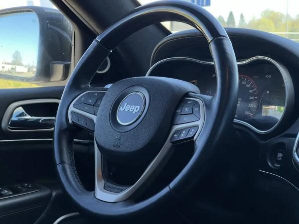 Black Jeep Grand Cherokee 2014 in Rezekne, with an engine capacity of 3.00 L and mileage of 205 thousand km for 11990 €, photo 10 on AUTOMOTO.COM.LV
