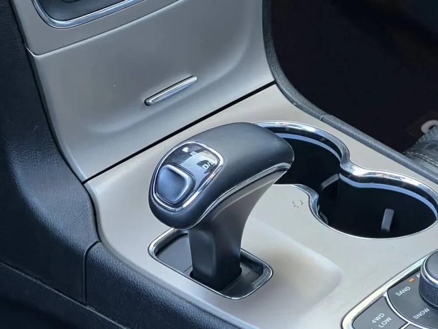Melns Jeep Grand Cherokee 2014 Rēzekne, ar dzinēja tilpumu 3.00 L un nobraukumu 205 tūkst. km par 11990 €, foto 16 vietnē AUTOMOTO.COM.LV