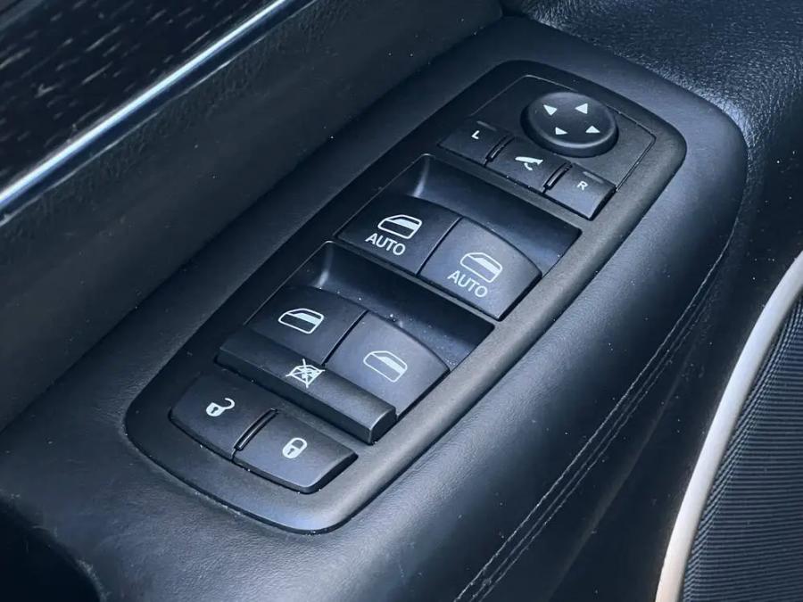 Melns Jeep Grand Cherokee 2014 Rēzekne, ar dzinēja tilpumu 3.00 L un nobraukumu 205 tūkst. km par 11990 €, foto 25 vietnē AUTOMOTO.COM.LV
