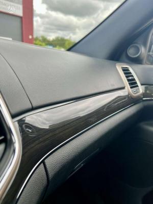 Melns Jeep Grand Cherokee 2014 Kauņa, ar dzinēja tilpumu 3.00 L un nobraukumu 257 tūkst. km par 10999 €, foto 35 vietnē AUTOMOTO.COM.LV