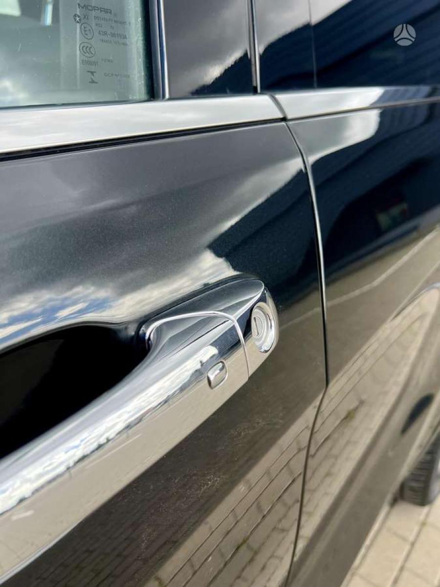 Melns Jeep Grand Cherokee 2014 Kauņa, ar dzinēja tilpumu 3.00 L un nobraukumu 257 tūkst. km par 10999 €, foto 40 vietnē AUTOMOTO.COM.LV