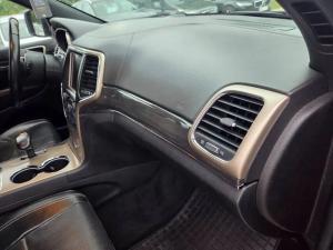 Melns Jeep Grand Cherokee 2014 Jelgava, ar dzinēja tilpumu 3.00 L un nobraukumu 145 tūkst. km par 11600 €, foto 14 vietnē AUTOMOTO.COM.LV