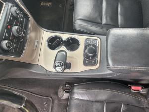 Black Jeep Grand Cherokee 2014 in Panevezys, with an engine capacity of 3.00 L and mileage of 300 thousand km for 9500 €, photo 13 on AUTOMOTO.COM.LV