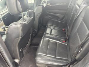 Black Jeep Grand Cherokee 2014 in Panevezys, with an engine capacity of 3.00 L and mileage of 300 thousand km for 9500 €, photo 16 on AUTOMOTO.COM.LV
