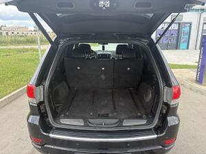Black Jeep Grand Cherokee 2014 in Panevezys, with an engine capacity of 3.00 L and mileage of 300 thousand km for 9500 €, photo 17 on AUTOMOTO.COM.LV