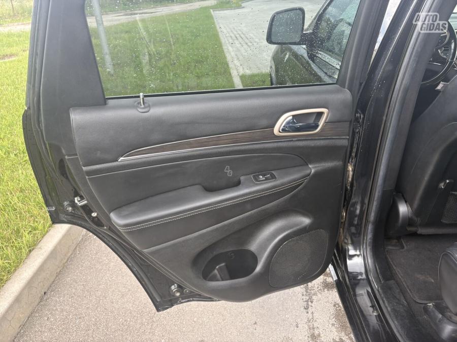 Melns Jeep Grand Cherokee 2014 Panevēža, ar dzinēja tilpumu 3.00 L un nobraukumu 300 tūkst. km par 9500 €, foto 15 vietnē AUTOMOTO.COM.LV