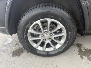 Melns Jeep Grand Cherokee 2014 Panevēža, ar dzinēja tilpumu 3.00 L un nobraukumu 300 tūkst. km par 9500 €, foto 29 vietnē AUTOMOTO.COM.LV