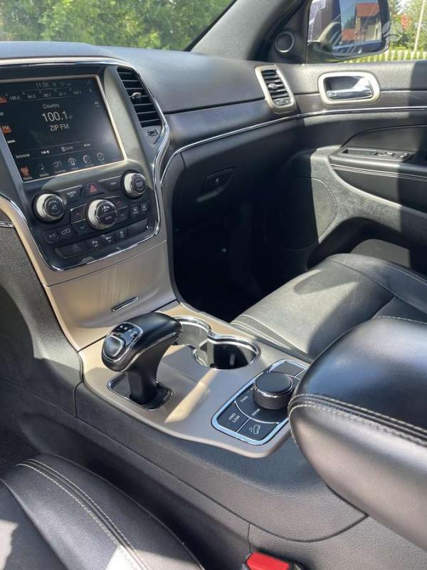 Black Jeep Grand Cherokee 2014 in Vilnius, with an engine capacity of 3.60 L and mileage of 144 thousand km for 14000 €, photo 9 on AUTOMOTO.COM.LV