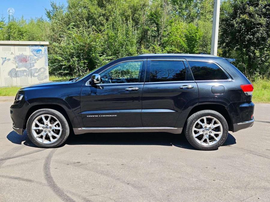 Black Jeep Grand Cherokee 2014 in Kaunas, with an engine capacity of 5.65 L and mileage of 238 thousand km for 13500 €, photo 9 on AUTOMOTO.COM.LV