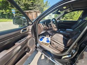 Black Jeep Grand Cherokee 2014 in Kaunas, with an engine capacity of 5.65 L and mileage of 238 thousand km for 13500 €, photo 12 on AUTOMOTO.COM.LV