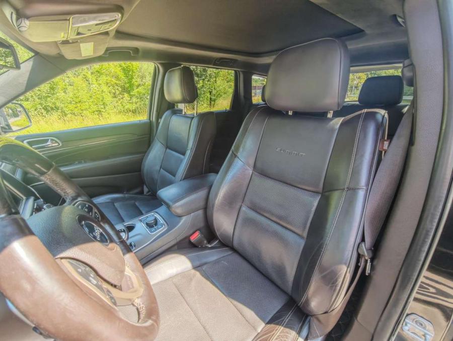 Black Jeep Grand Cherokee 2014 in Kaunas, with an engine capacity of 5.65 L and mileage of 238 thousand km for 13500 €, photo 14 on AUTOMOTO.COM.LV