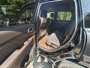 Black Jeep Grand Cherokee 2014 in Kaunas, with an engine capacity of 5.65 L and mileage of 238 thousand km for 13500 €, photo 15 on AUTOMOTO.COM.LV