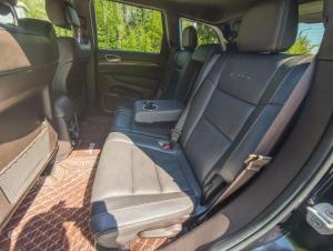 Black Jeep Grand Cherokee 2014 in Kaunas, with an engine capacity of 5.65 L and mileage of 238 thousand km for 13500 €, photo 16 on AUTOMOTO.COM.LV