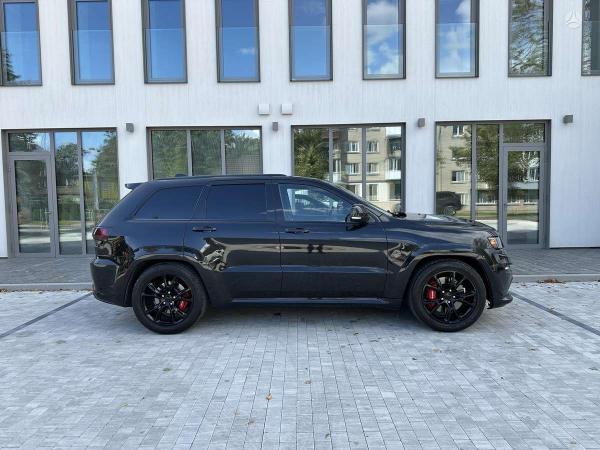Black Jeep Grand Cherokee 2014 in Siauliai, with an engine capacity of 6.42 L and mileage of 141 thousand km for 23999 €, photo 7 on AUTOMOTO.COM.LV