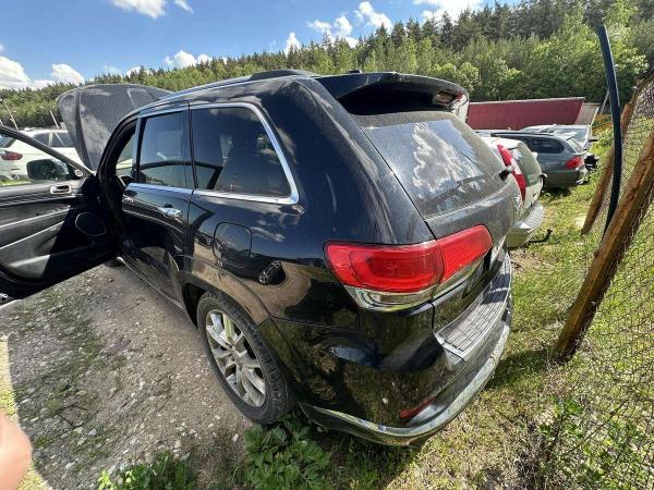 Black Jeep Grand Cherokee 2014 in Vilnius, with an engine capacity of 2.99 L and mileage of 352 thousand km for 6000 €, photo 5 on AUTOMOTO.COM.LV