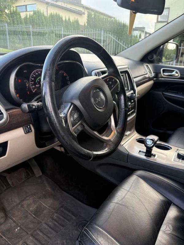 Black Jeep Grand Cherokee 2014 in Vilnius, with an engine capacity of 3.60 L and mileage of 397 thousand km for 8900 €, photo 9 on AUTOMOTO.COM.LV