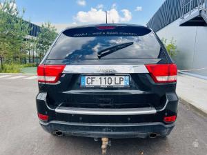 Black Jeep Grand Cherokee 2014 in Kaunas, with an engine capacity of 3.00 L and mileage of 198 thousand km for 6300 €, photo 8 on AUTOMOTO.COM.LV