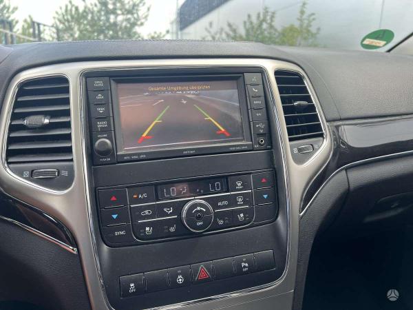 Black Jeep Grand Cherokee 2014 in Kaunas, with an engine capacity of 3.00 L and mileage of 198 thousand km for 6300 €, photo 9 on AUTOMOTO.COM.LV