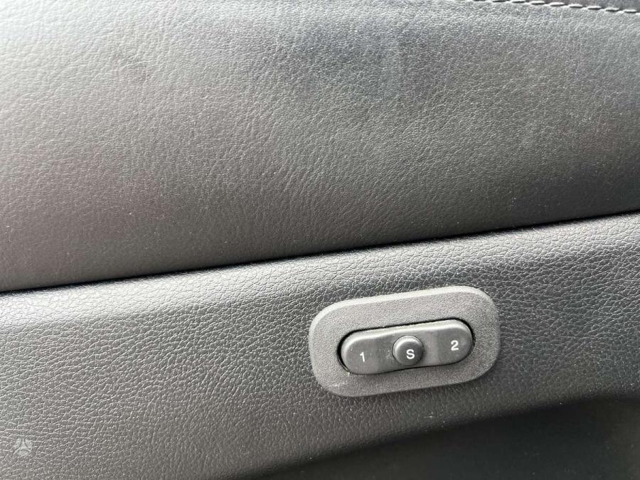 Black Jeep Grand Cherokee 2014 in Kaunas, with an engine capacity of 3.00 L and mileage of 198 thousand km for 6300 €, photo 14 on AUTOMOTO.COM.LV