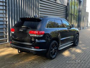 Black Jeep Grand Cherokee 2014 in Tallinn, with an engine capacity of 3.00 L and mileage of 265 thousand km for 13450 €, photo 8 on AUTOMOTO.COM.LV