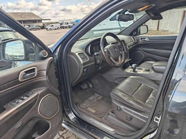 Black Jeep Grand Cherokee 2014 in Mazeikiai, with an engine capacity of 2.99 L and mileage of 282 thousand km for 8699 €, photo 11 on AUTOMOTO.COM.LV