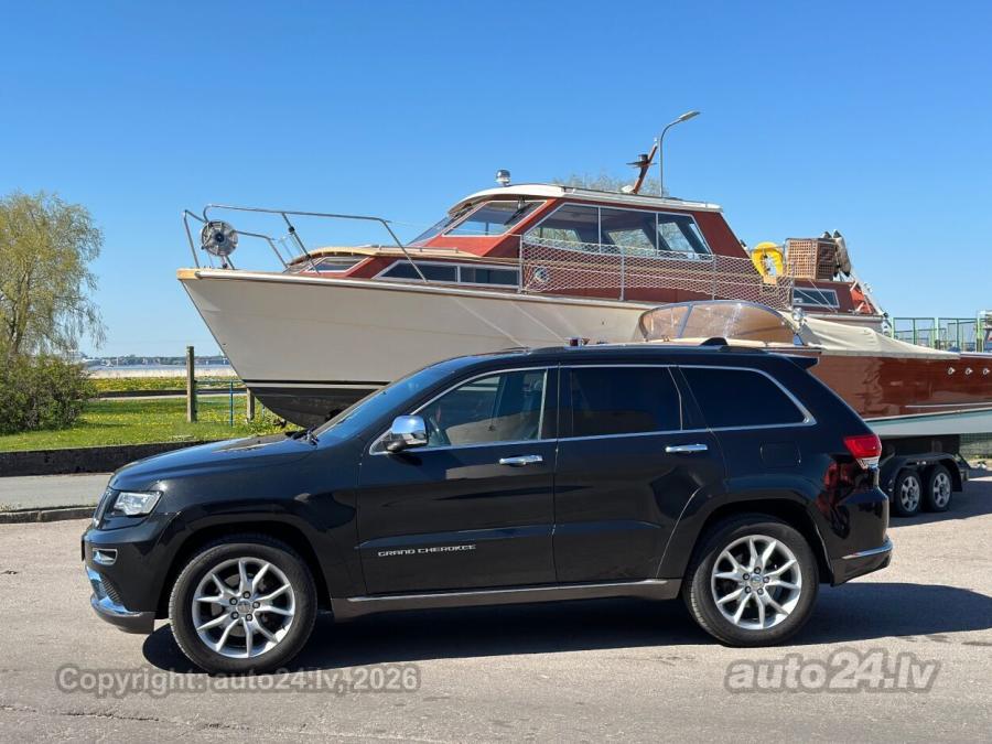 Black Jeep Grand Cherokee 2014 in Tallinn, with an engine capacity of 3.00 L and mileage of 223 thousand km for 13500 €, photo 4 on AUTOMOTO.COM.LV