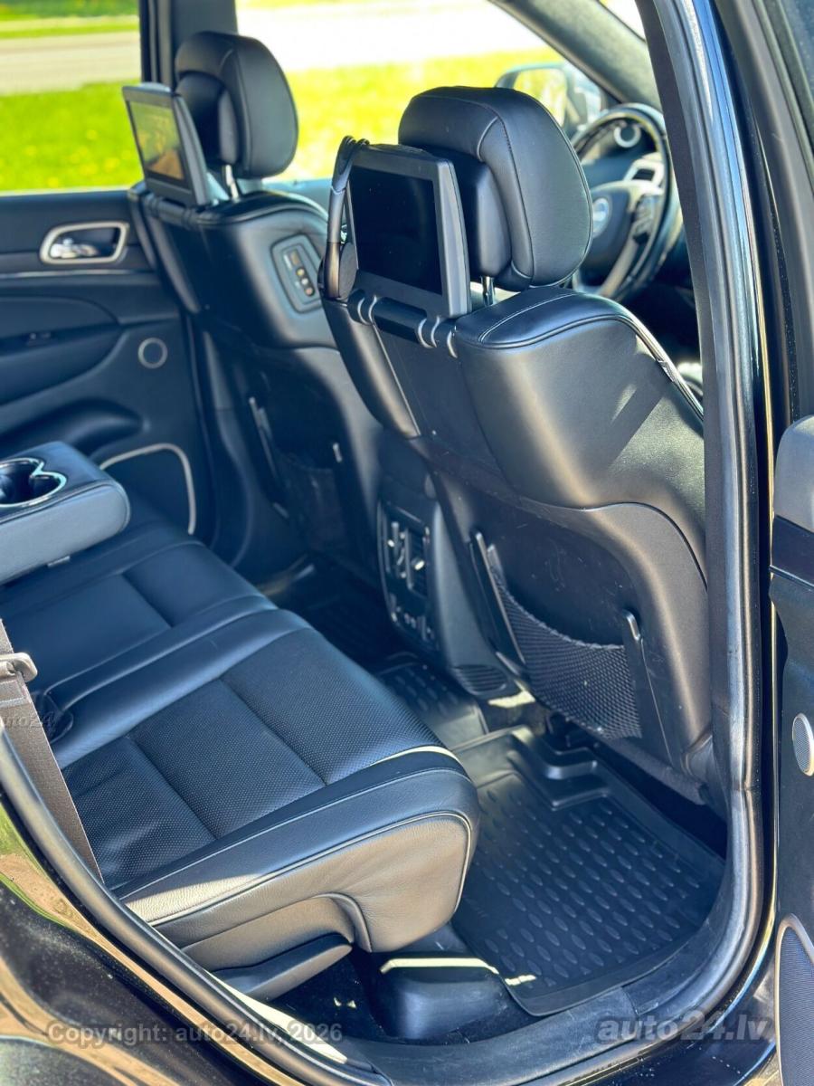 Black Jeep Grand Cherokee 2014 in Tallinn, with an engine capacity of 3.00 L and mileage of 223 thousand km for 13500 €, photo 10 on AUTOMOTO.COM.LV
