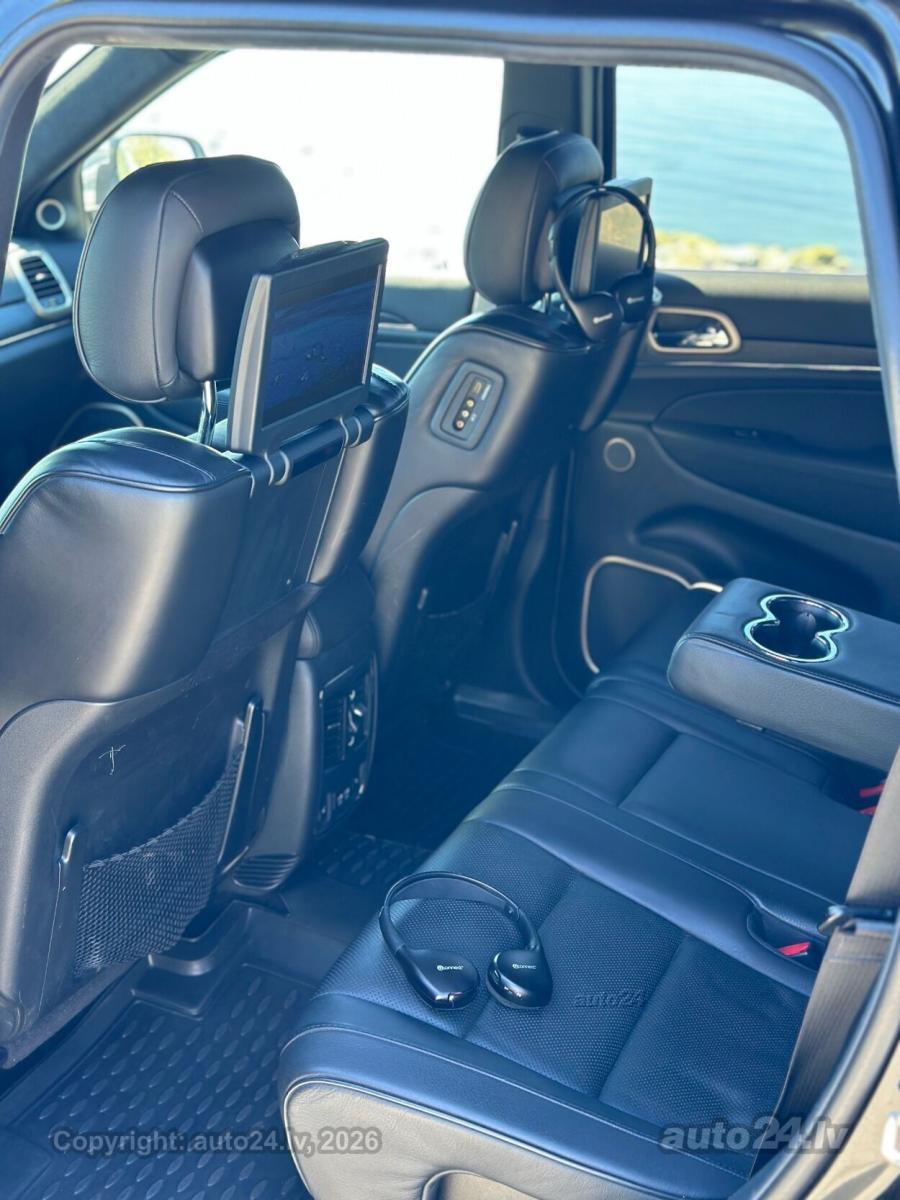 Black Jeep Grand Cherokee 2014 in Tallinn, with an engine capacity of 3.00 L and mileage of 223 thousand km for 13500 €, photo 14 on AUTOMOTO.COM.LV