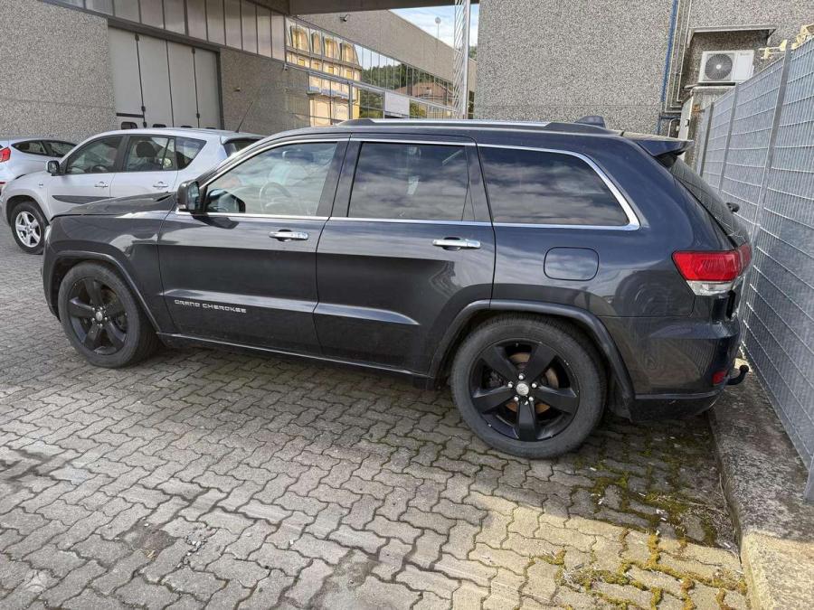 Melns Jeep Grand Cherokee 2014 Šauļi, ar dzinēja tilpumu 2.99 L un nobraukumu 270 tūkst. km par 5150 €, foto 6 vietnē AUTOMOTO.COM.LV