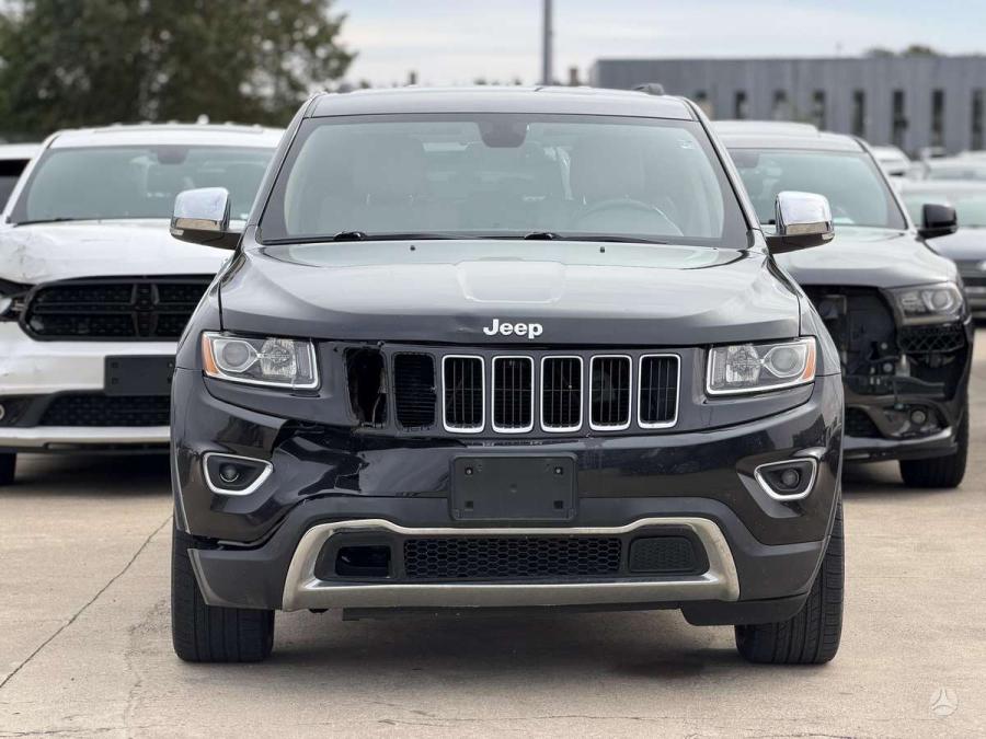 Black Jeep Grand Cherokee 2014 in Siauliai, with an engine capacity of 5.65 L and mileage of 217 thousand km for 8300 €, photo 3 on AUTOMOTO.COM.LV