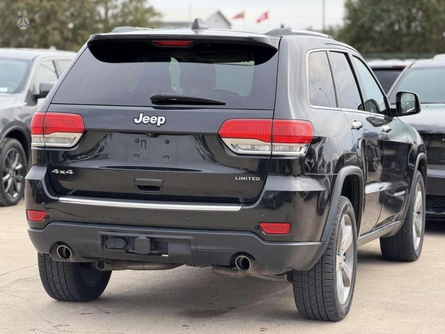 Black Jeep Grand Cherokee 2014 in Siauliai, with an engine capacity of 5.65 L and mileage of 217 thousand km for 8300 €, photo 5 on AUTOMOTO.COM.LV