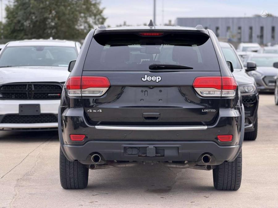 Black Jeep Grand Cherokee 2014 in Siauliai, with an engine capacity of 5.65 L and mileage of 217 thousand km for 8300 €, photo 6 on AUTOMOTO.COM.LV