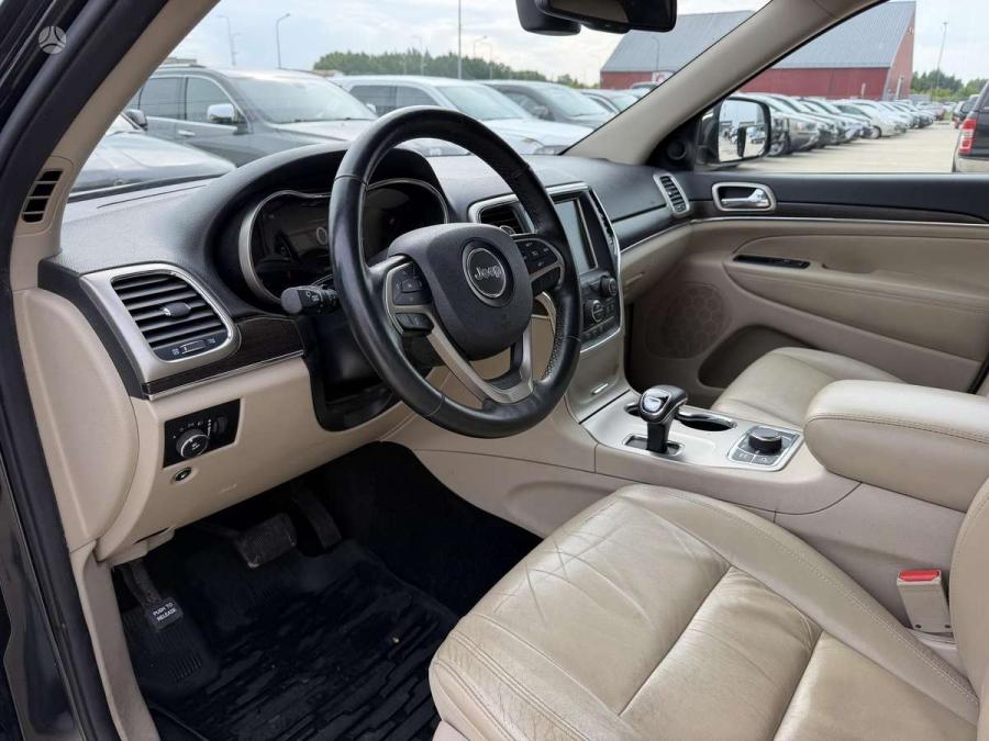 Black Jeep Grand Cherokee 2014 in Siauliai, with an engine capacity of 5.65 L and mileage of 217 thousand km for 8300 €, photo 8 on AUTOMOTO.COM.LV