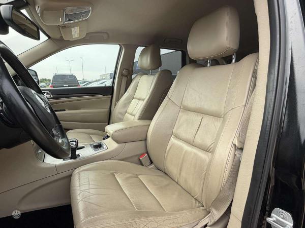 Black Jeep Grand Cherokee 2014 in Siauliai, with an engine capacity of 5.65 L and mileage of 217 thousand km for 8300 €, photo 9 on AUTOMOTO.COM.LV