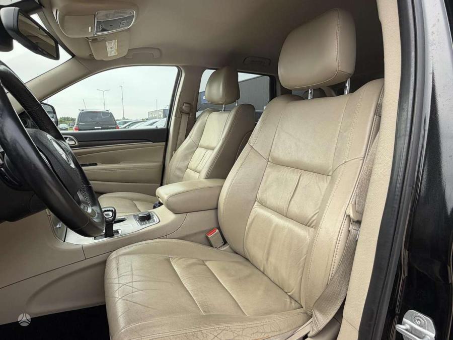 Black Jeep Grand Cherokee 2014 in Siauliai, with an engine capacity of 5.65 L and mileage of 217 thousand km for 8300 €, photo 9 on AUTOMOTO.COM.LV