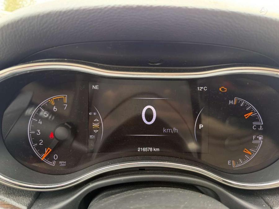 Black Jeep Grand Cherokee 2014 in Siauliai, with an engine capacity of 5.65 L and mileage of 217 thousand km for 8300 €, photo 10 on AUTOMOTO.COM.LV
