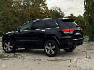 Black Jeep Grand Cherokee 2014 in Vilnius, with an engine capacity of 5.65 L and mileage of 257 thousand km for 16500 €, photo 3 on AUTOMOTO.COM.LV