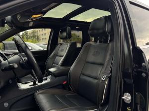 Black Jeep Grand Cherokee 2014 in Vilnius, with an engine capacity of 5.65 L and mileage of 257 thousand km for 16500 €, photo 5 on AUTOMOTO.COM.LV