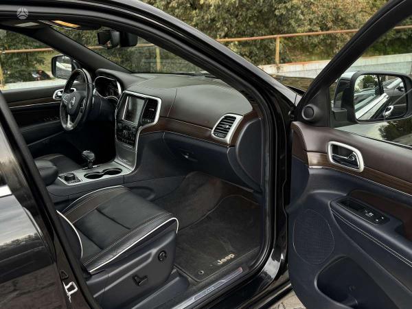 Melns Jeep Grand Cherokee 2014 Viļņa, ar dzinēja tilpumu 5.65 L un nobraukumu 257 tūkst. km par 16500 €, foto 8 vietnē AUTOMOTO.COM.LV
