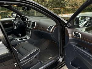 Black Jeep Grand Cherokee 2014 in Vilnius, with an engine capacity of 5.65 L and mileage of 257 thousand km for 16500 €, photo 8 on AUTOMOTO.COM.LV