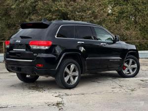 Black Jeep Grand Cherokee 2014 in Vilnius, with an engine capacity of 5.65 L and mileage of 257 thousand km for 16500 €, photo 15 on AUTOMOTO.COM.LV