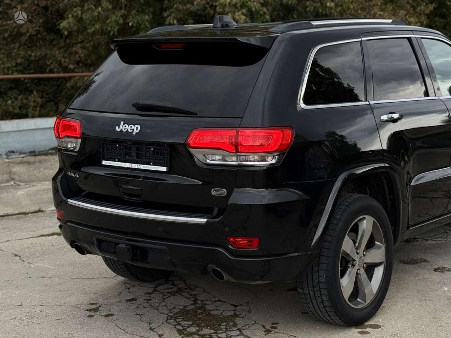 Black Jeep Grand Cherokee 2014 in Vilnius, with an engine capacity of 5.65 L and mileage of 257 thousand km for 16500 €, photo 16 on AUTOMOTO.COM.LV
