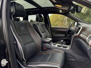 Black Jeep Grand Cherokee 2014 in Vilnius, with an engine capacity of 5.65 L and mileage of 257 thousand km for 16500 €, photo 18 on AUTOMOTO.COM.LV