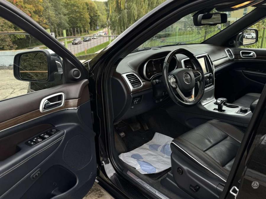 Black Jeep Grand Cherokee 2014 in Vilnius, with an engine capacity of 5.65 L and mileage of 257 thousand km for 16500 €, photo 21 on AUTOMOTO.COM.LV
