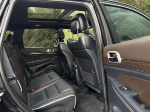 Black Jeep Grand Cherokee 2014 in Vilnius, with an engine capacity of 5.65 L and mileage of 257 thousand km for 16500 €, photo 23 on AUTOMOTO.COM.LV
