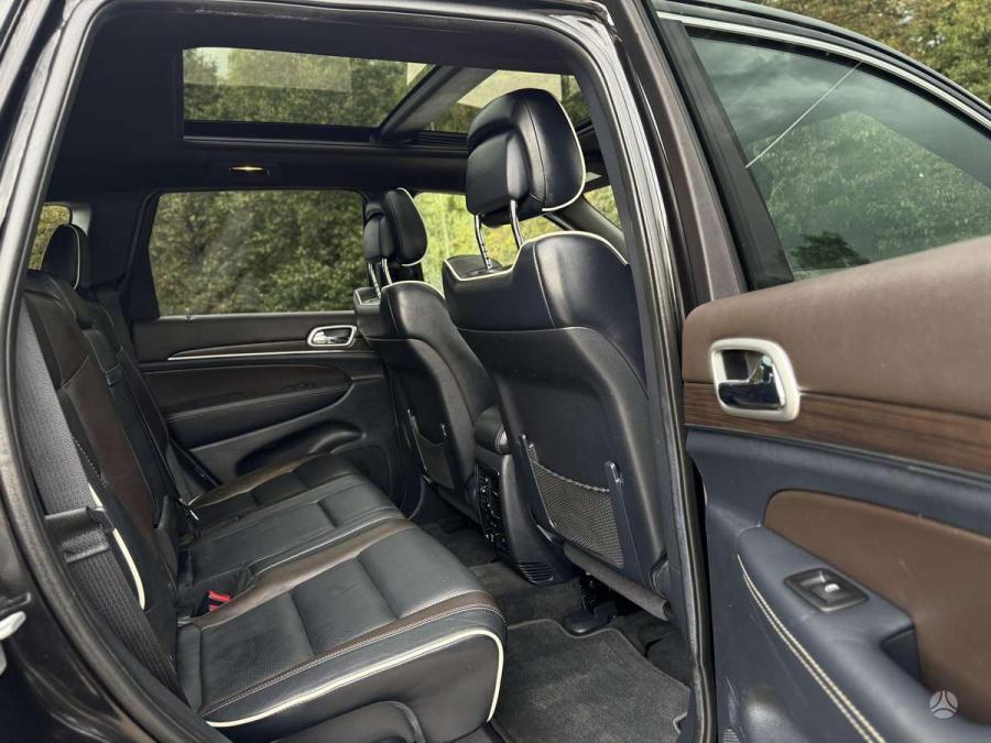 Black Jeep Grand Cherokee 2014 in Vilnius, with an engine capacity of 5.65 L and mileage of 257 thousand km for 16500 €, photo 23 on AUTOMOTO.COM.LV