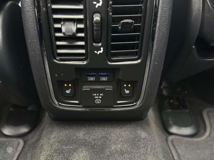 Black Jeep Grand Cherokee 2014 in Vilnius, with an engine capacity of 5.65 L and mileage of 257 thousand km for 16500 €, photo 24 on AUTOMOTO.COM.LV