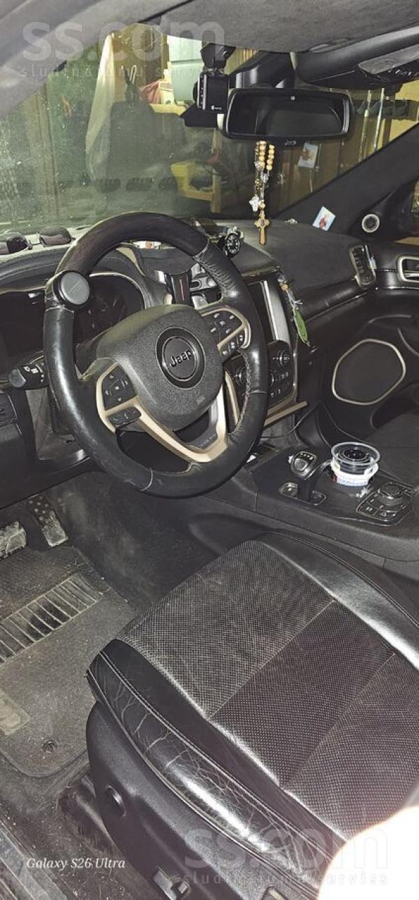 Melns Jeep Grand Cherokee 2014 Ogre, ar dzinēja tilpumu 3.00 L un nobraukumu 219 tūkst. km par 12000 €, foto 5 vietnē AUTOMOTO.COM.LV