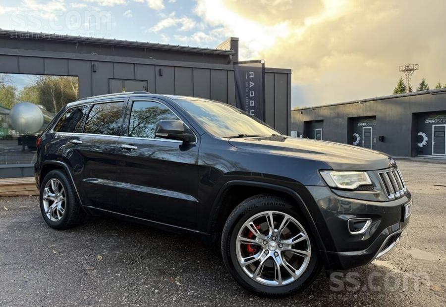 Black Jeep Grand Cherokee 2014 in Tallinn, with an engine capacity of 3.00 L and mileage of 226 thousand km for 13200 €, photo 7 on AUTOMOTO.COM.LV